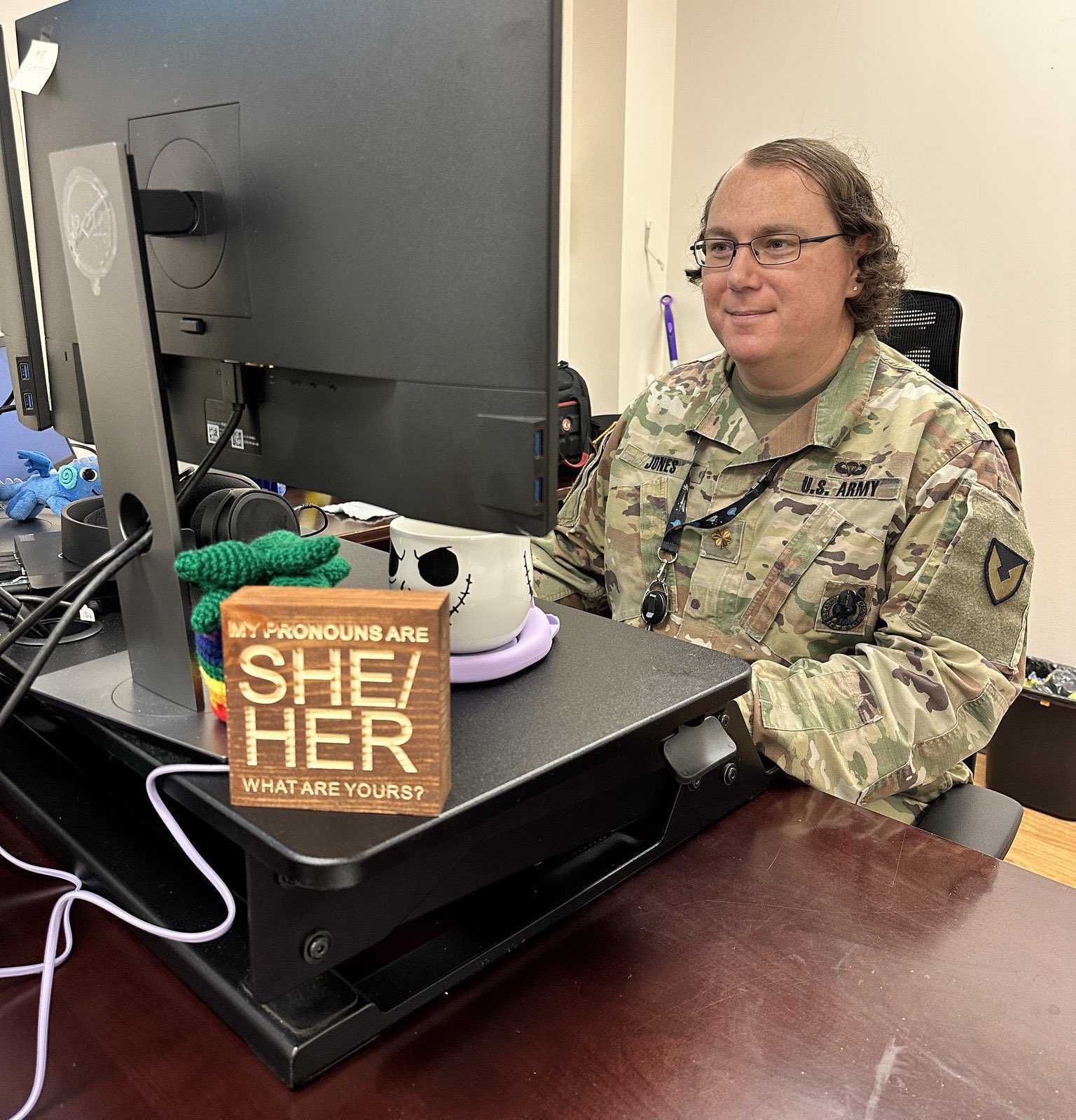 El Ejército de EE.UU. detiene procedimientos médicos trans y prohíbe el ...